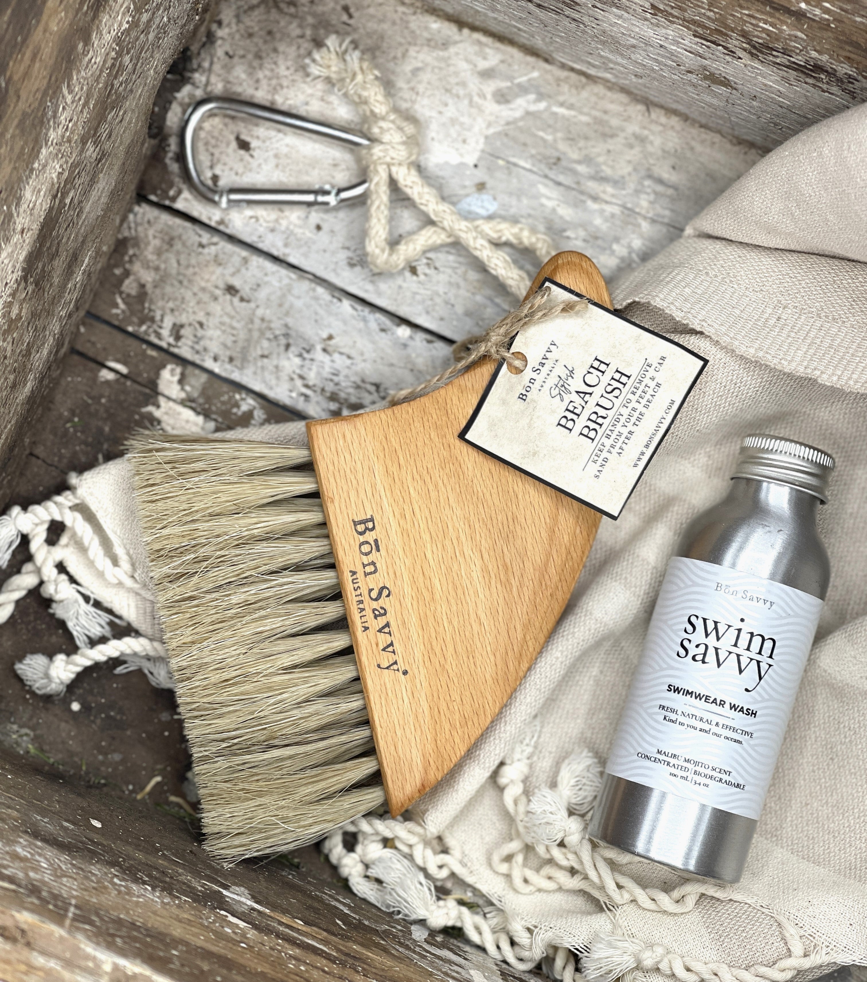 Beach Brush | Fin Shaped Sand Removal Brush – Bon Savvy